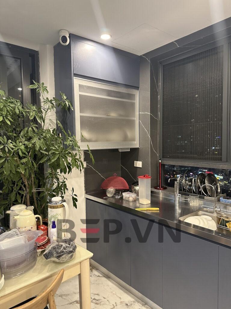 Tủ bếp inox cánh Inox kết hợp mặt bàn inox chống xước liền chậu nhà chị ...